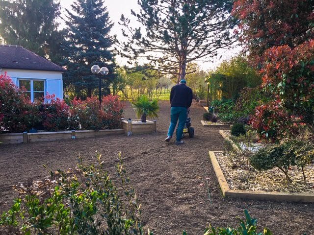 Engazonnement - Refaire une Pelouse Gazon de plaquage ou Synthétique
